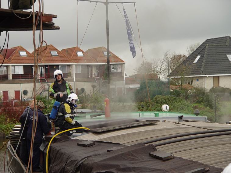 Donderdag 23 november: bionnenbrand op binnenvaarder Hasselt