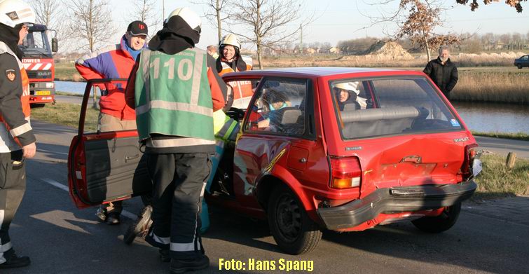 Zaterdag 16 februari 2008: Hoogeveen: gewonde na aanrijding op de Nijstad